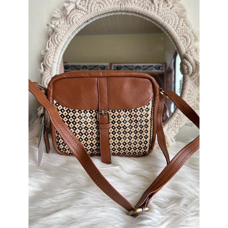 Jual Tas selempang kulit/tas rotan/indang apang galeri/tas unisex ...