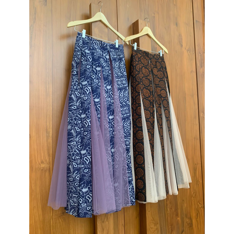 Jual JUNTAI Batik Larry Skirt - Pre Order - Request | Shopee Indonesia