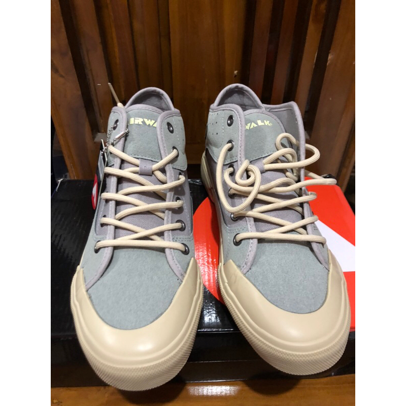 Jual airwalk grey | Shopee Indonesia