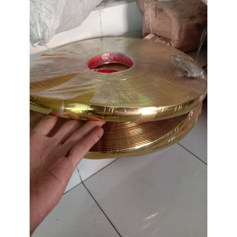 Jual Lis Edging Furniture Sofa Divan warna gold ecer 50cm | Shopee ...