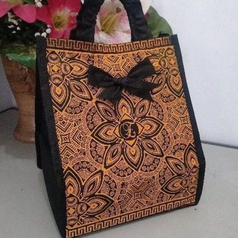 Jual Tas Hajatan Tas Kain Spunbond Batik Pita Box Nasi Catering Ukuran 22×22cm Goodie Bag Tas ...