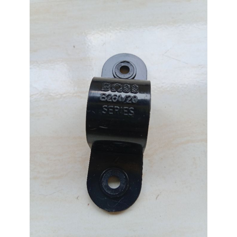 Jual BOSS KLEM PIPA CONDUIT 20MM HITAM / CLAMP PIPA LISTRIK 20 MM ...
