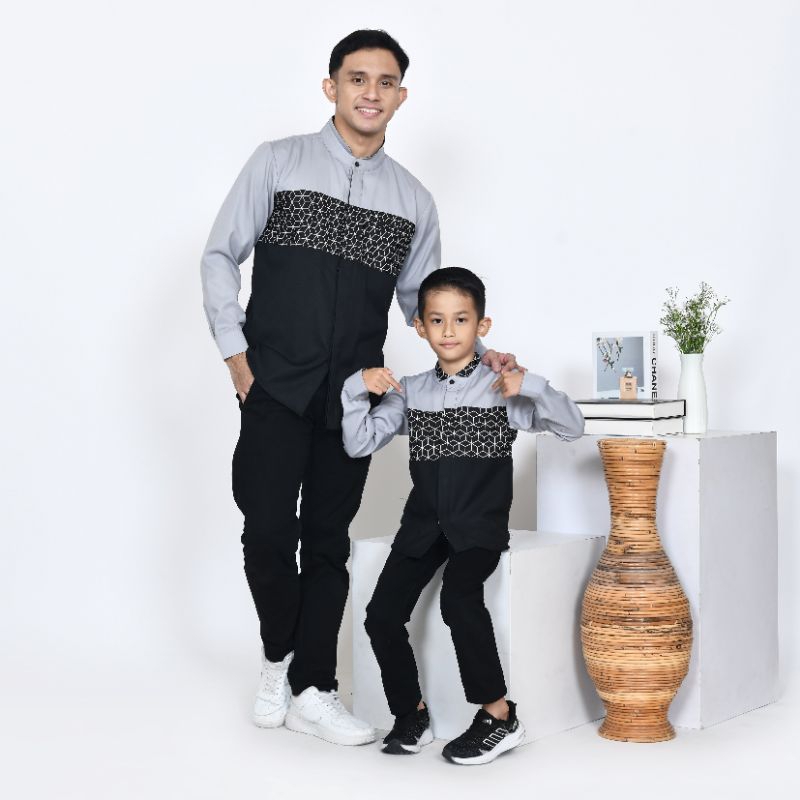 Jual KEMEJA KOKO COUPLE ANAK DAN AYAH MOTIF KHATULISTIWA ABU HITAM (satuan bs pisah) KATUN ...