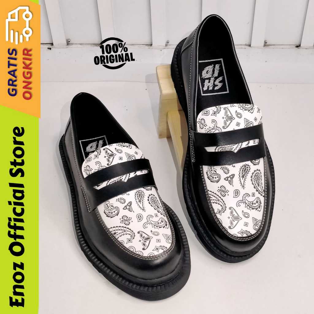 Jual Sepatu Slip On Loafers Pria Formal Hitam Putih Corak Batik ...