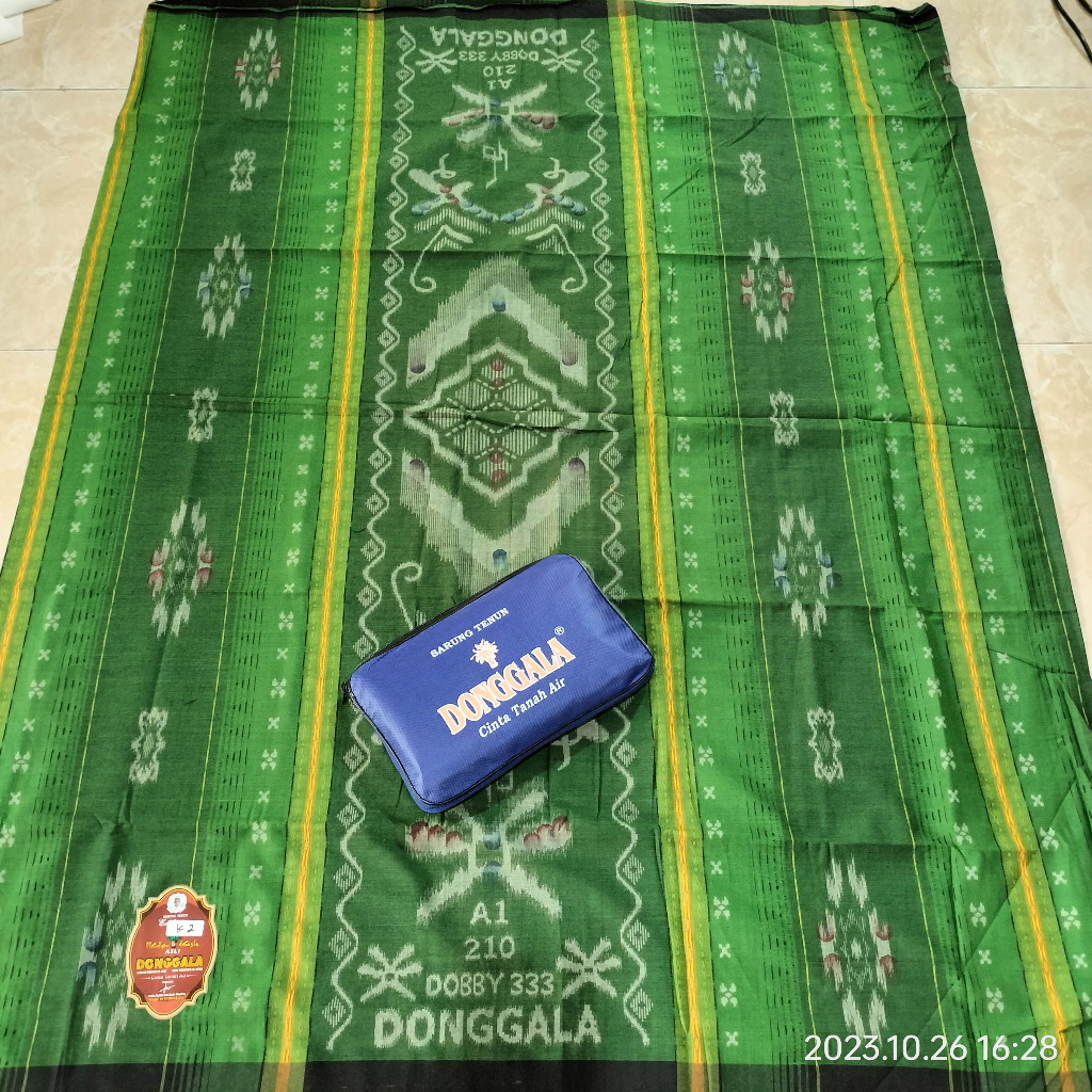Jual SARUNG DONGGALA A1 KATUN ASLI HABIB ABDILLAH MOTIF QATAR TORAJA HITAM BATIK | Shopee Indonesia