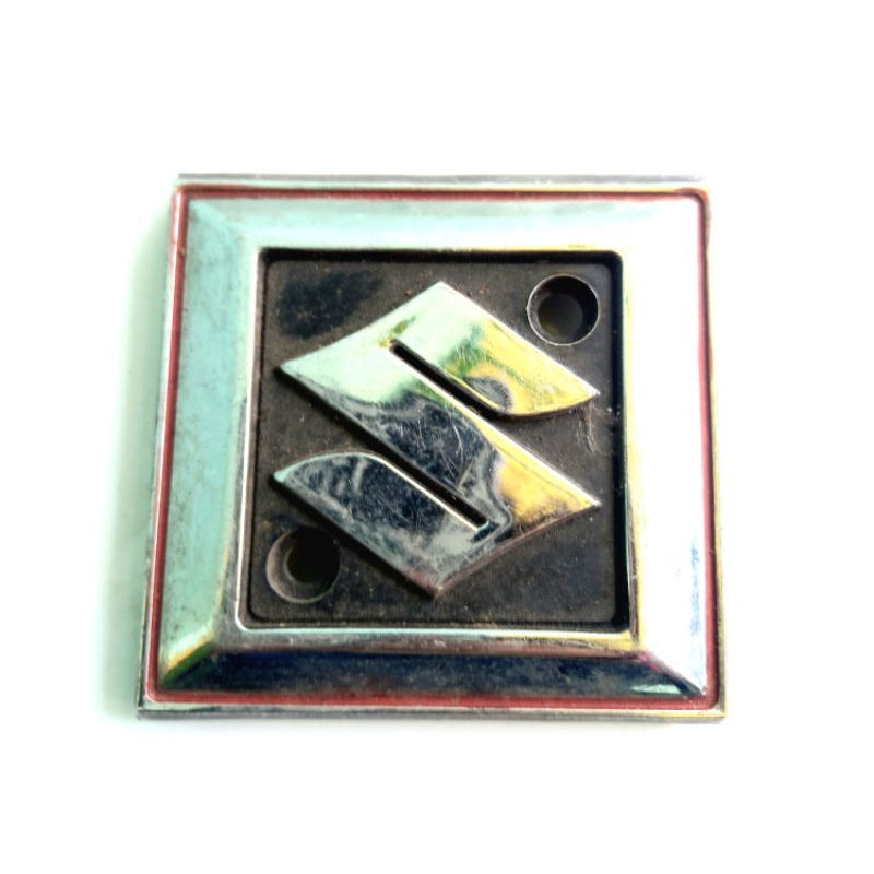Jual Emblem depan mobil suzuki carry st100 original | Shopee Indonesia