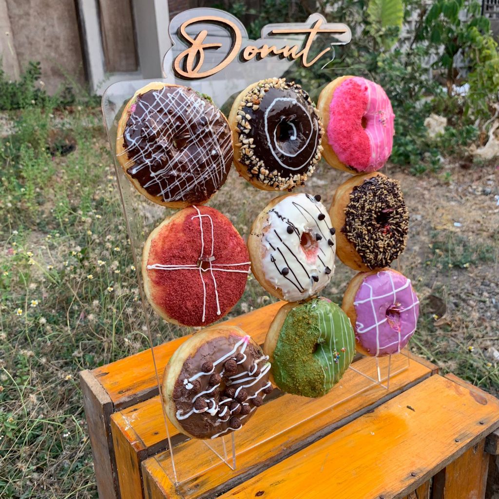 Jual rak display donat akrilik /stand display donat / display makanan ...