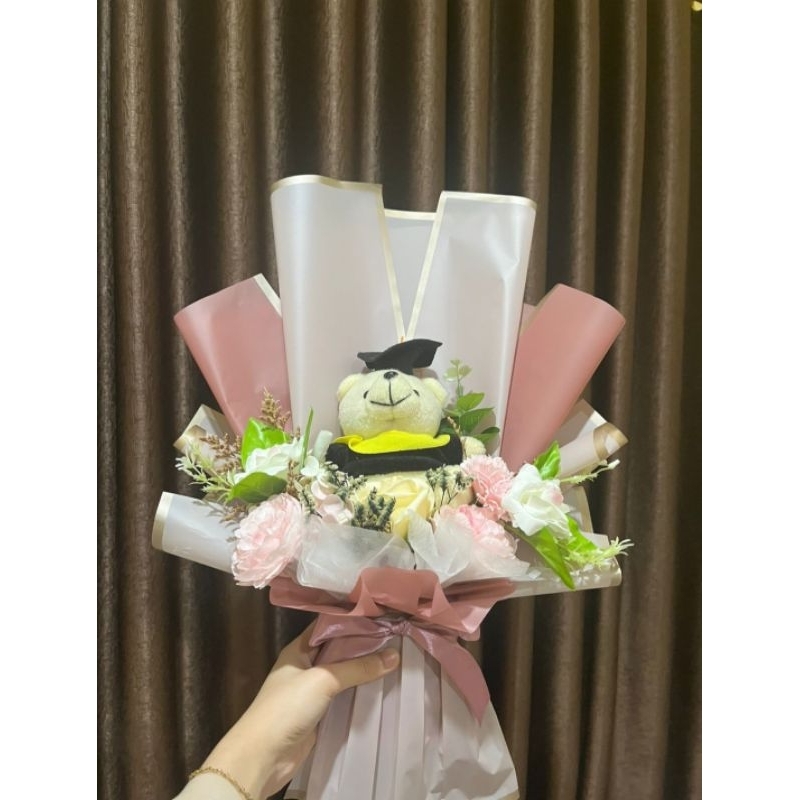 Jual buket wisuda ( buket bunga dan boneka ) | Shopee Indonesia