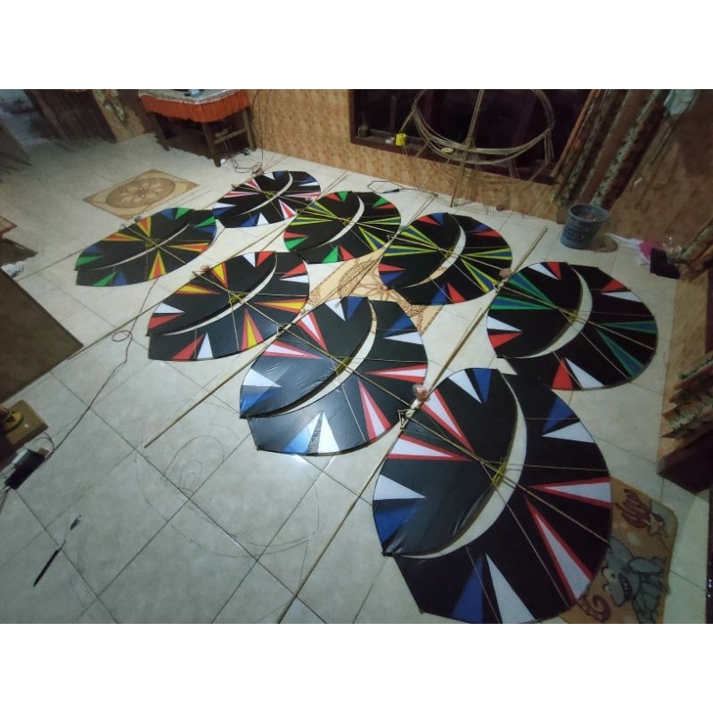 Jual Layangan Pegon ceper 1,2 meter motif simpel (warna acak) | Shopee ...
