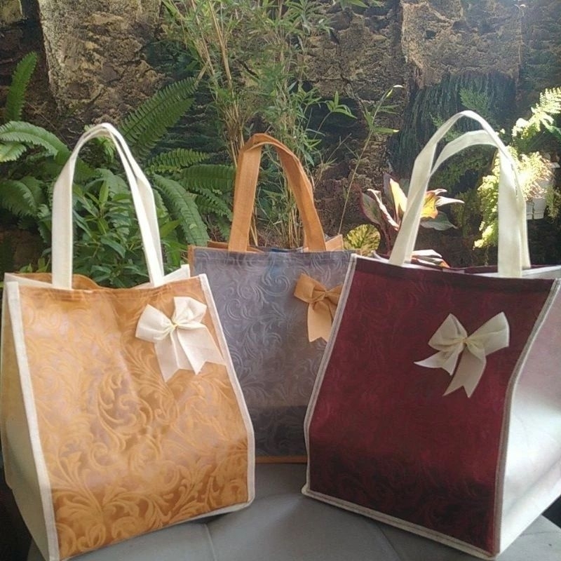 Jual 1 lusin ( isi 12 pcs) Tas hajatan kain EMBOS mewah UK 22x22 | Shopee Indonesia