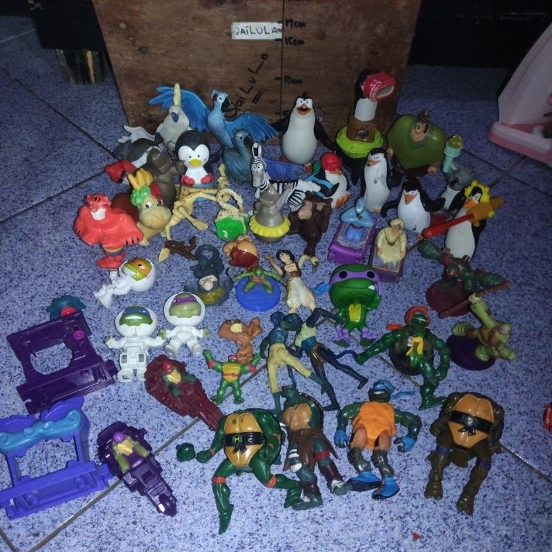 Jual 26-12-2024 Figure Mcd Aladdin Aladin Penguin of Madagascar ...