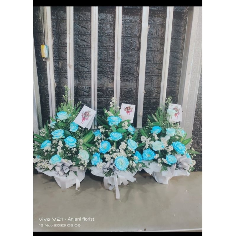 Jual rangkaian bunga mawar biru/bunga asli | Shopee Indonesia