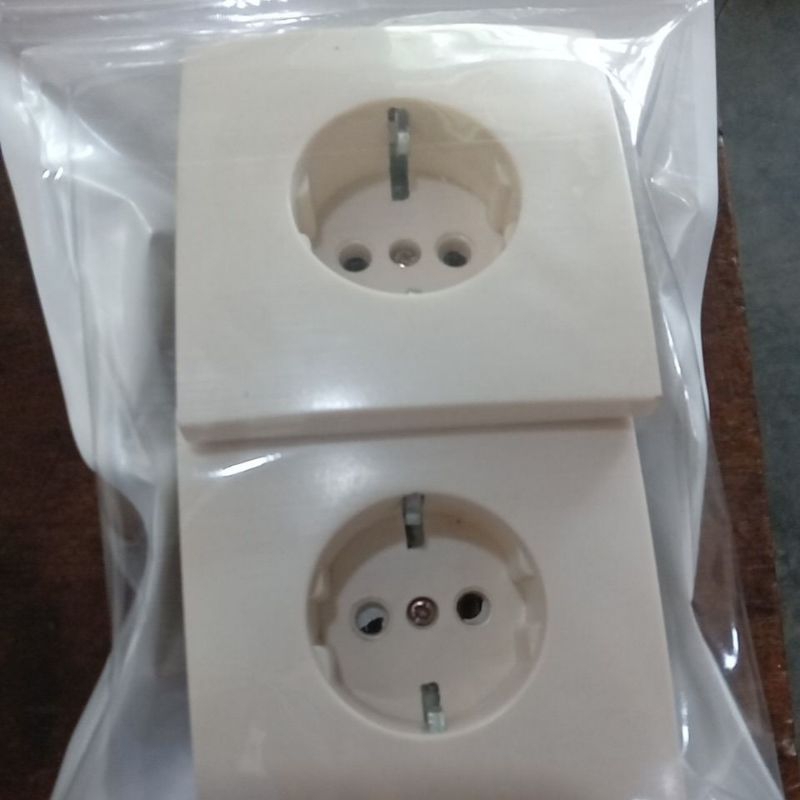 Jual IB STOP KONTAK TANAM TEMBOK BAHAN ORI TAHAN API DAN PANAS | Shopee Indonesia