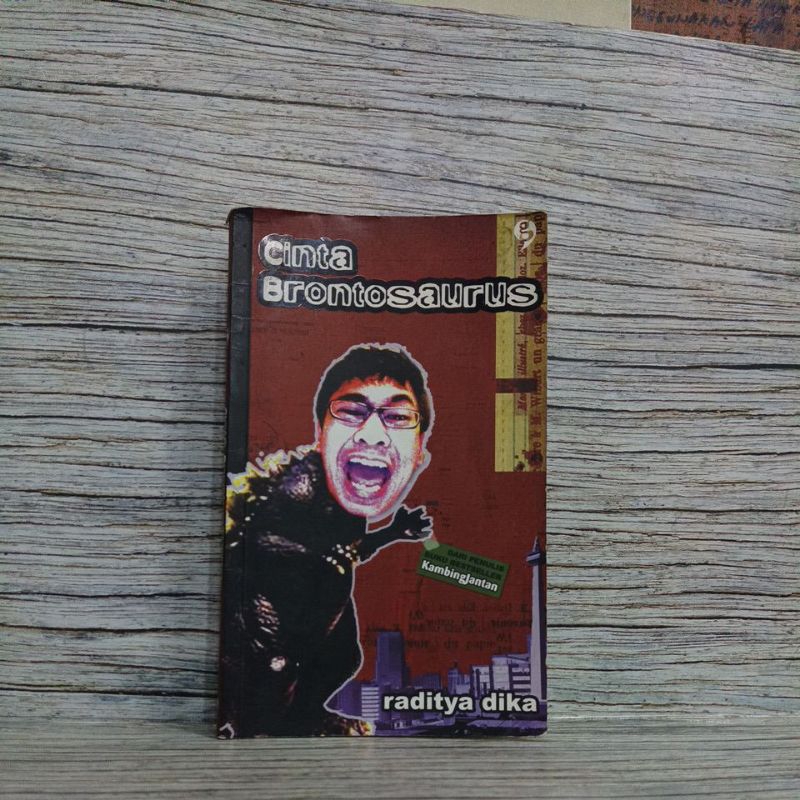 Jual Raditya Dika - Cinta Brontosaurus | Shopee Indonesia