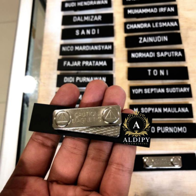 Jual Papan Nama Dada Name tag Grafir Full Hitam doff Pakai Magnet ...