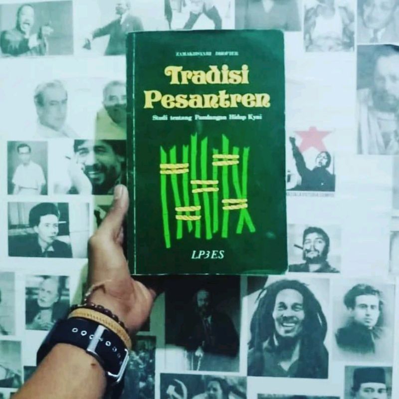 Jual Tradisi Pesantren | Studi Tentang Pandangan Hidup Kyai ...
