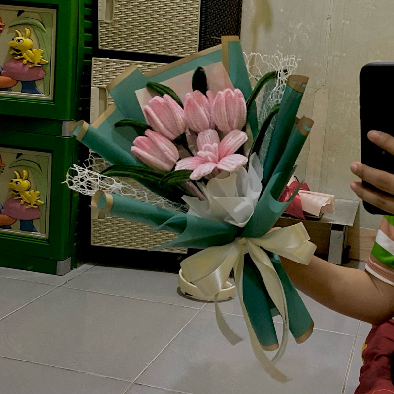 Jual Buket bunga kawat // bucket kawat bulu / pipe cleaner flower ... Jual Buket bunga kawat // bucket kawat bulu / pipe cleaner flower ...