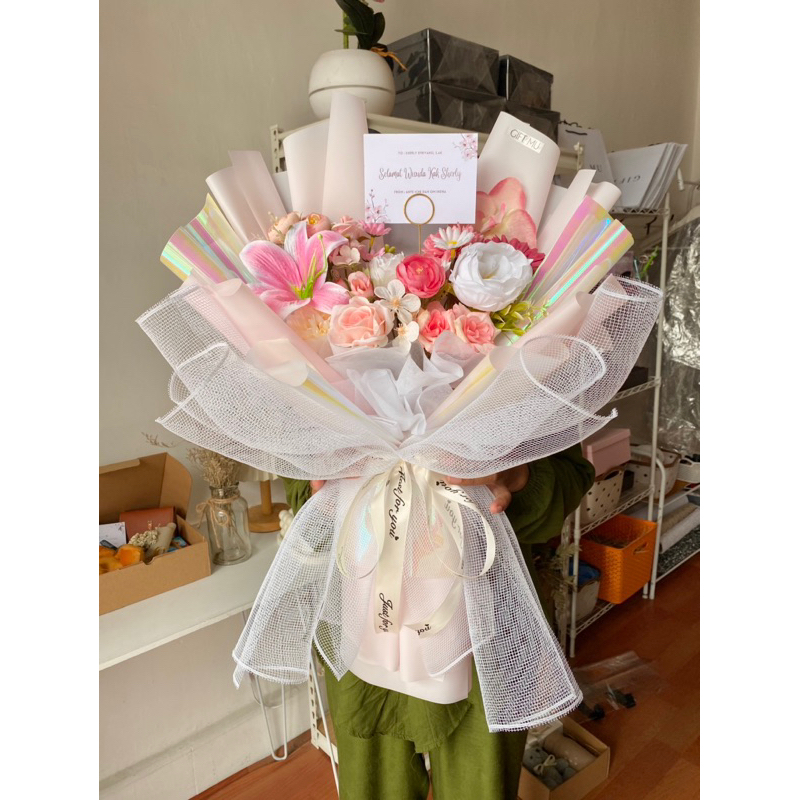 Jual Flowers Bouquet Buket Bunga Wisuda Ultah Aesthetic Gembul Medan ...