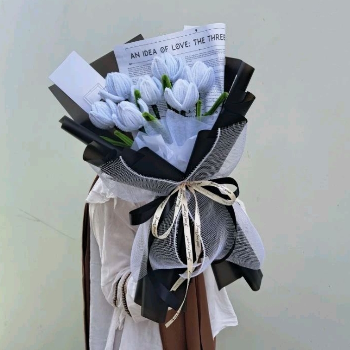 Jual Buket Tulip Mercy Hitam Putih 7 tangkai kado wisuda ulangtahun ...