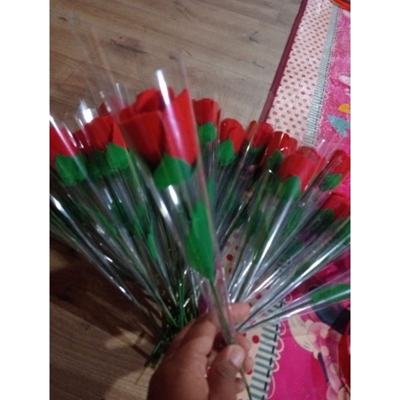 Jual Bunga Mawar Flanel 1 Tangkai Lapis Mika Buket Souvenir Bunga ...