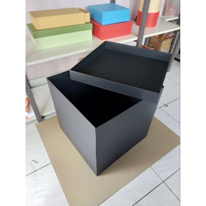 Jual Kotak kado/Gift Box ukuran(PxLxT) 18x18x18 dll. bisa Request Warna ...