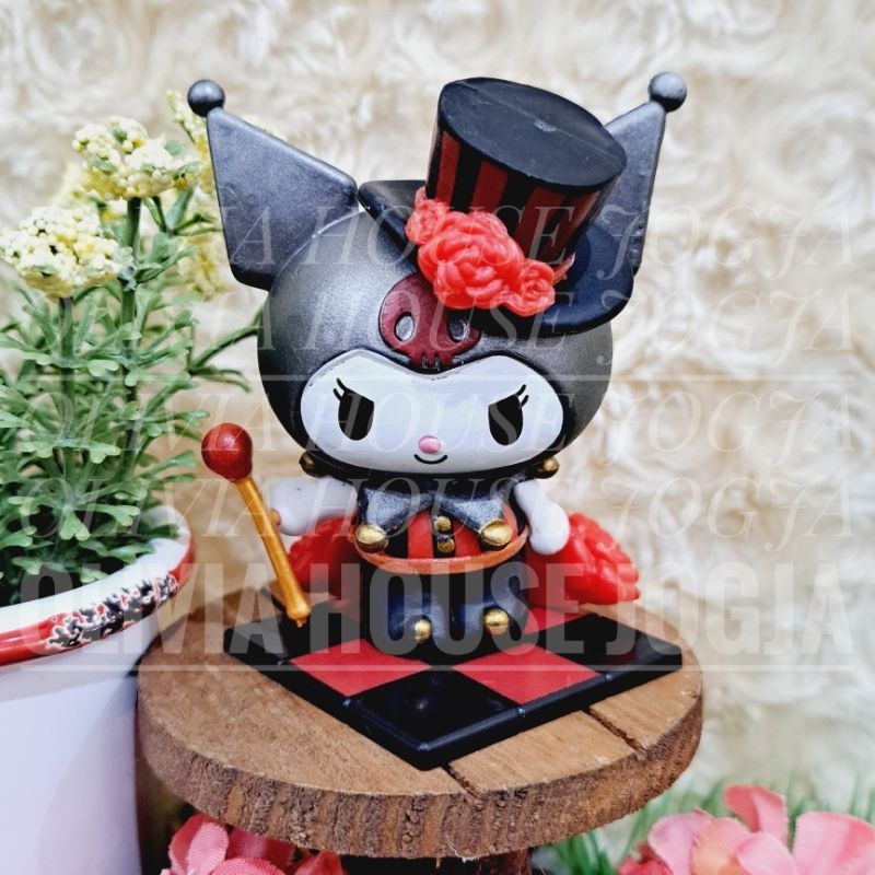 Jual Action Figure Kuromi Satuan Alas Kotak Merah Hitam Kostum Kartu ...
