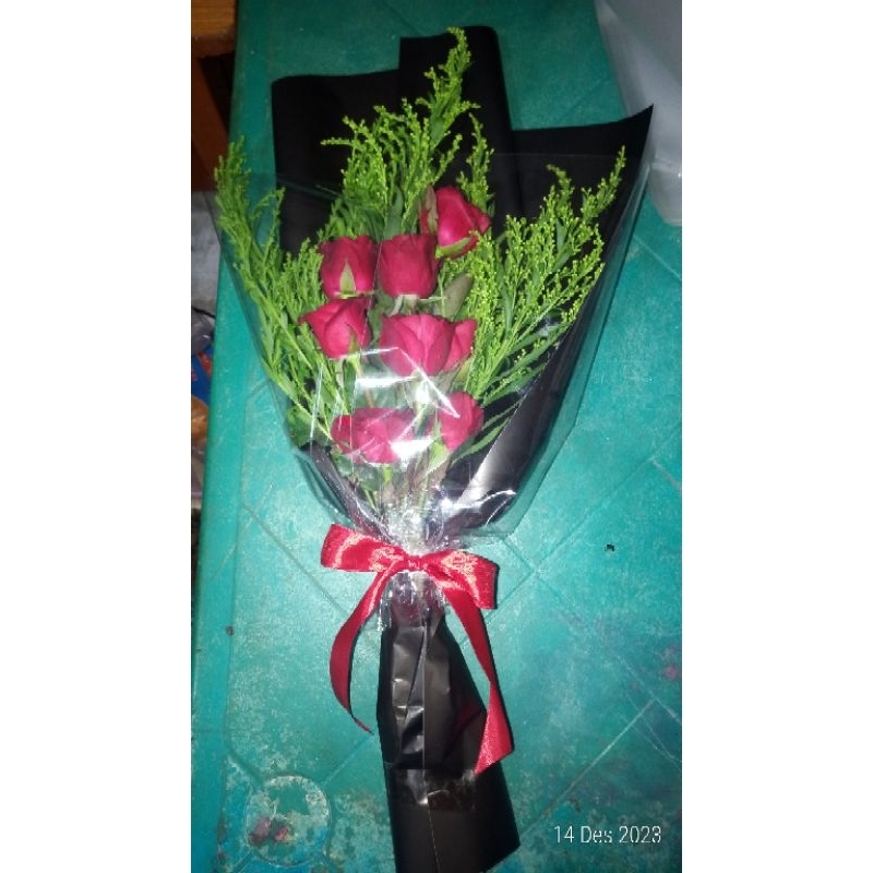 Jual Buket bunga segar asli mawar merah Rossa | Shopee Indonesia