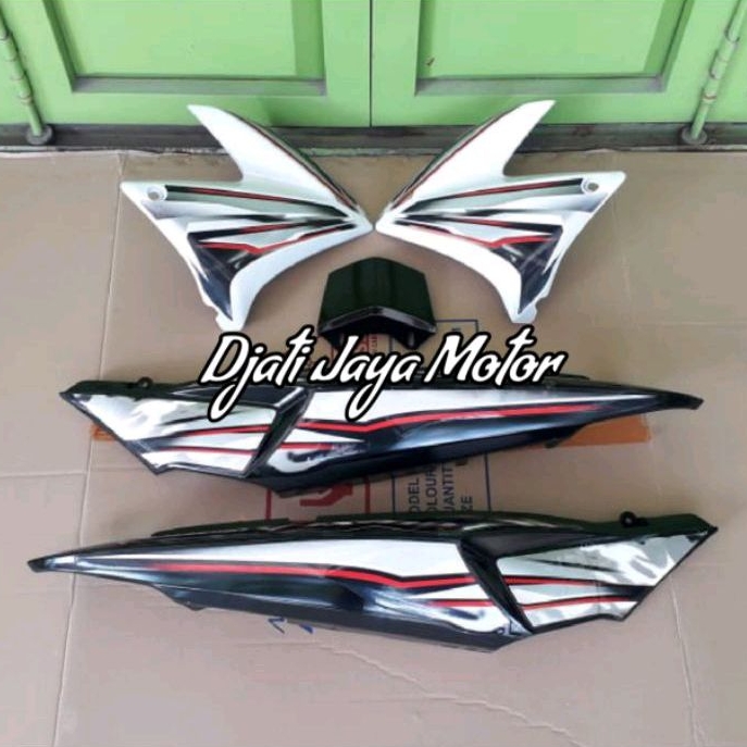 Jual Cover Body & Sayap YAMAHA Vixion Old/Lama 2012 Set Striping ...