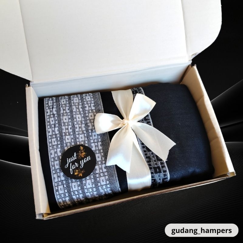 Jual HAMPERS SARUNG SOUVERNIR/PAKET HADIAH LEBARAN LENGKAP DENGAN GIFT ...