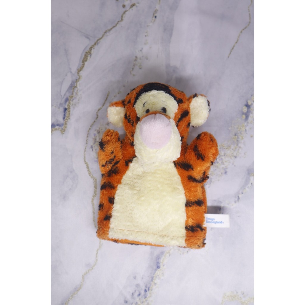 Jual Boneka tangan tigger winnie the pooh Tokyo Disneyland | Shopee ...