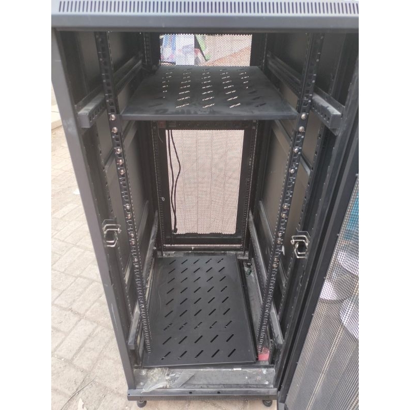 Jual Lemari rak server besi merk INDORACK bekas bagus kokoh siap pakaii ...