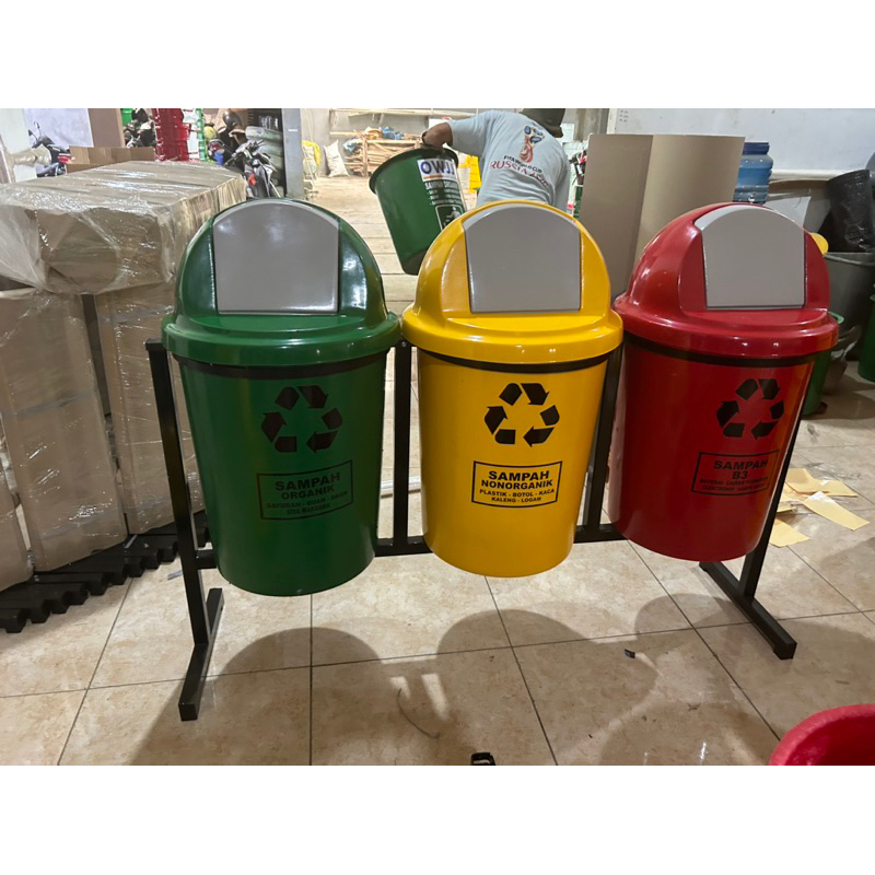 Jual tempat sampah 3 pilah kapasitas 80 litter tempat sampah gantung ... Jual tempat sampah 3 pilah kapasitas 80 litter tempat sampah gantung ...