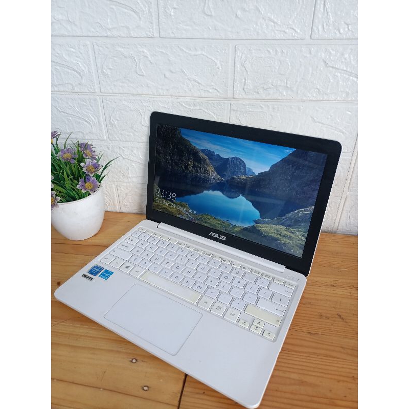 Jual LAPTOP NOTEBOOK ASUS E203 GENERASI 8 || LAPTOP SECOND || LAPTOP MURAH | Shopee Indonesia