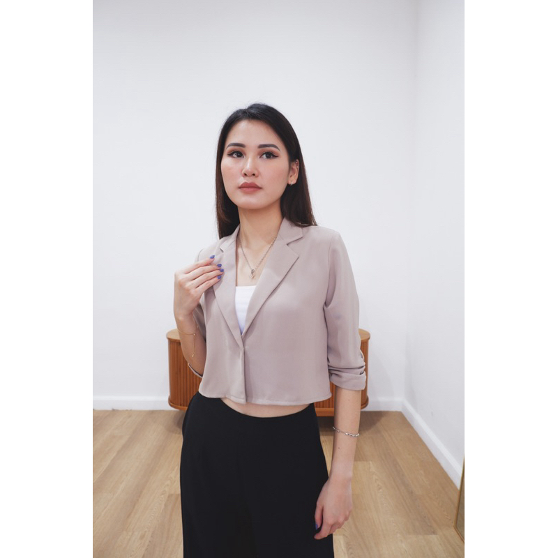 Jual Bianca Crop Blazer | Shopee Indonesia