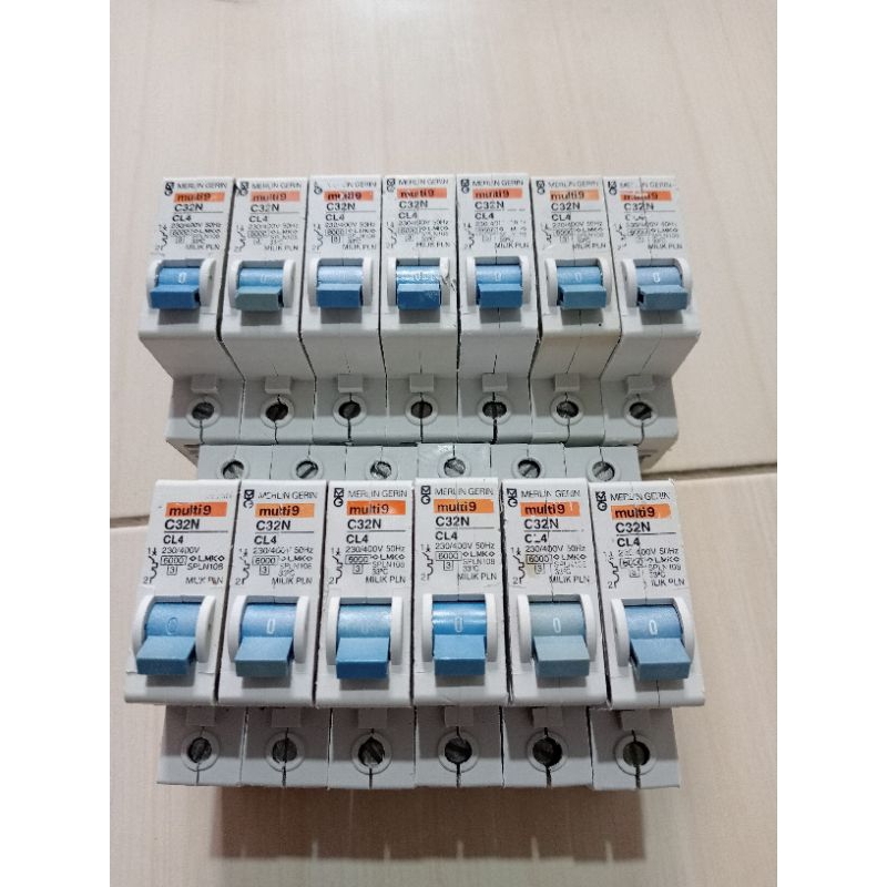 Jual MCB PLN Merlin gerin multi9 1pas 4a orginal siap pakek di jamin normal | Shopee Indonesia