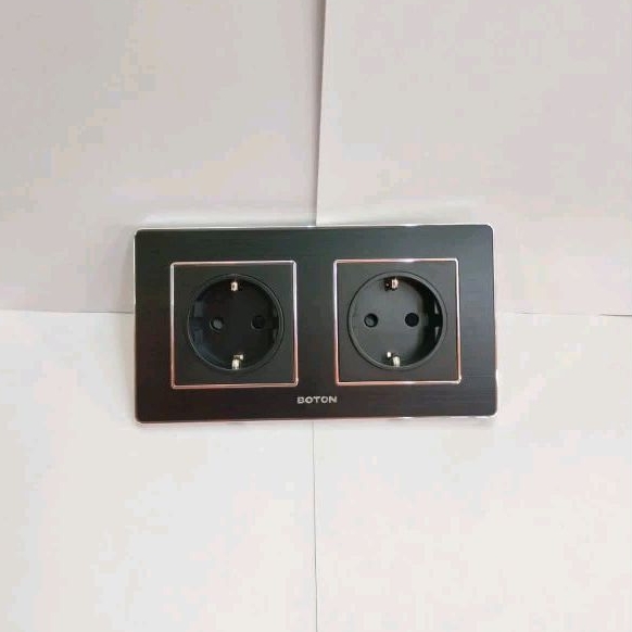 Jual Stop kontak + Stop Kontak 2 Gang K2 Black-Hitam Boton | Shopee Indonesia