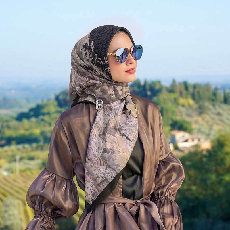 Jual [NEW] Buttonscarves TUSCANY SQUARE SERIES | HIJAB VOAL SEGIEMPAT ...