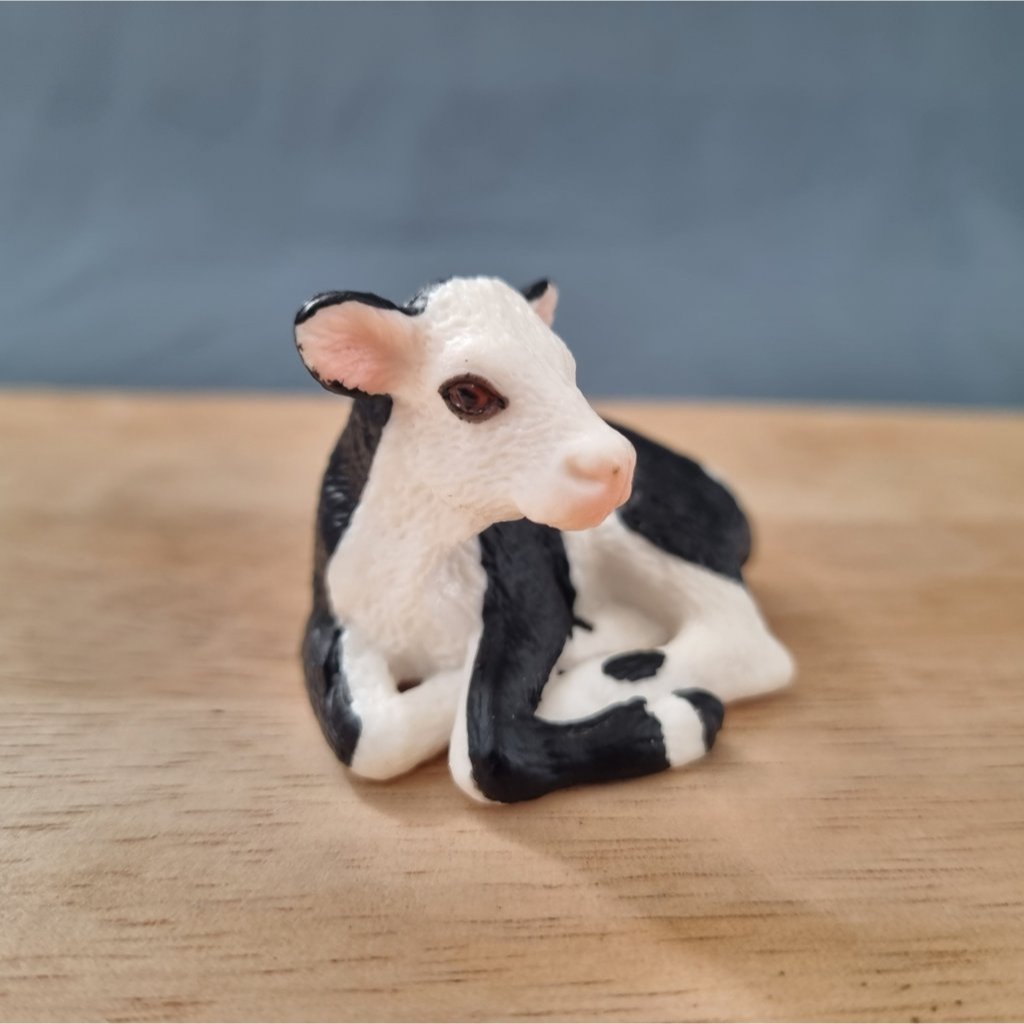 Jual Figur Hewan Anak Sapi calf holstein duduk hitam Miniatur detail ...