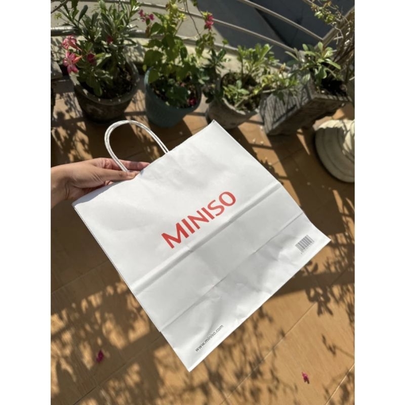 Jual PAPER BAG MINISO MEDIUM/LARGE WHITE | Shopee Indonesia