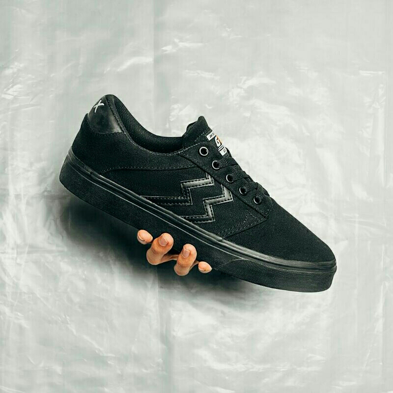 Jual Sepatu Geoff Max Original - Gavin All Black STZ | Sepatu Pria ...