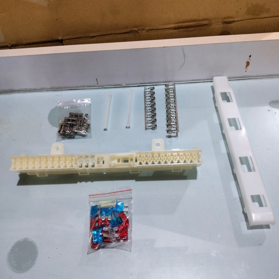 Jual FUSE BOX RUMAH KOTAK SEKRING SIKRING ISUZU ELF NKR 66 NHR 55 PN: 8 ...