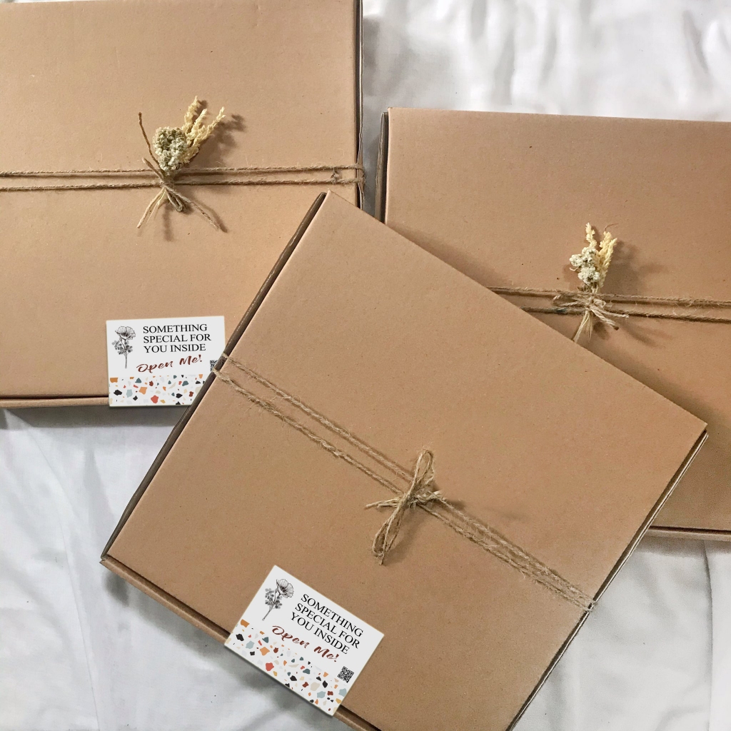 Jual Gift Box Ukuran 30x40 warna coklat dengan tali rami dan seal ...