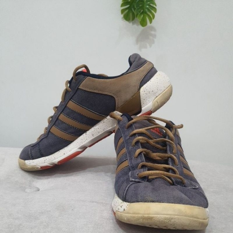 Jual Sepatu sneakers pria second Merk Adidas | Shopee Indonesia