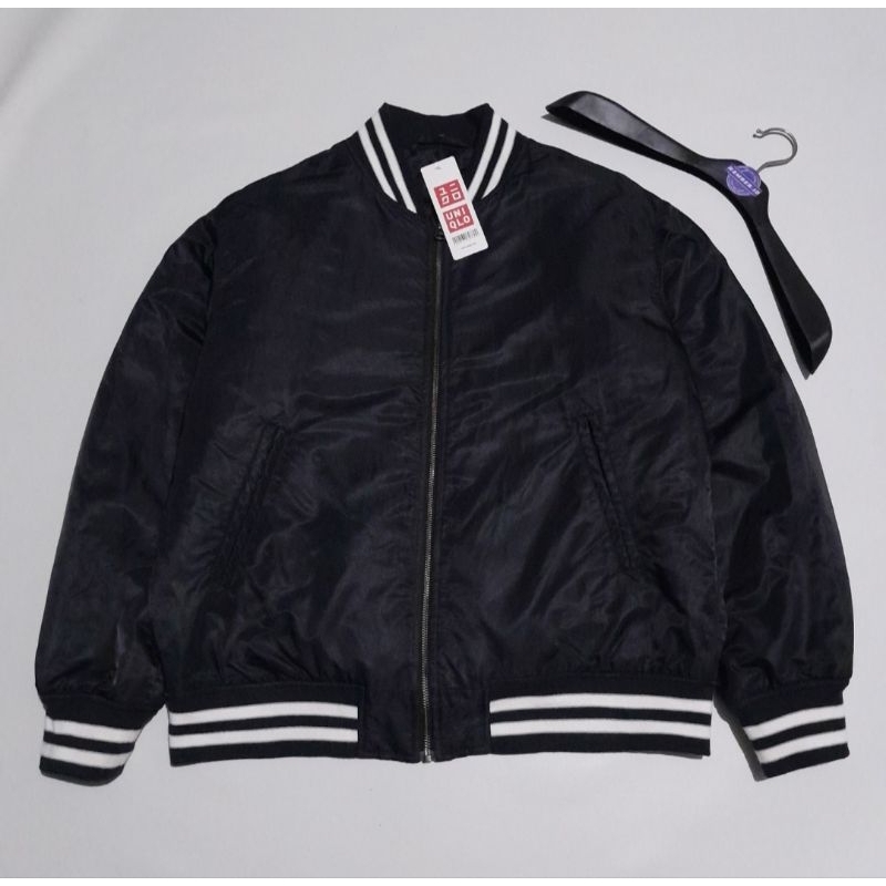 Jual BOMBER VARSITY GLOBAL UNIQLO (GU) | Shopee Indonesia