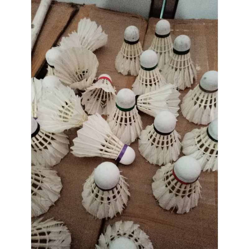 Jual shuttlecock second cocok buat drilling atau main santai | Shopee ...