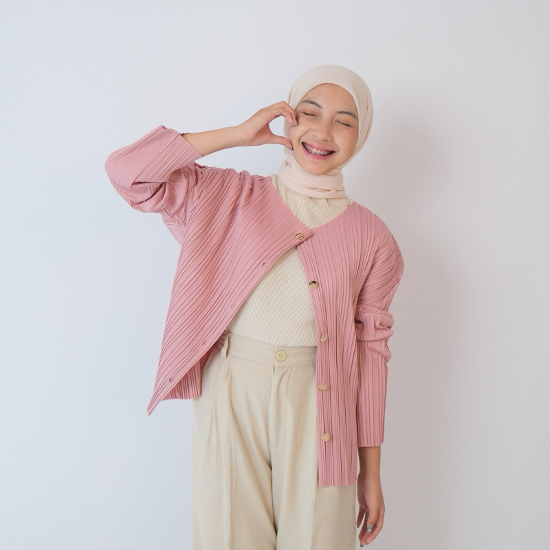 Jual WHYNEUTRALS Cardigan 03 Plisket Lebar Wanita Panjang | Shopee ...