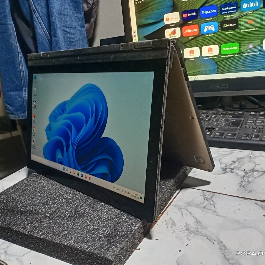 Jual lenovo yoga 13 20175 core i7-3537U minus keyboard dan body jelek ...