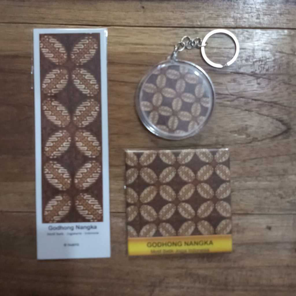 Jual Souvenir Batik Set Motif Godhong Nangka Coklat isi Gantungan Kunci Pembatas Buku dan Magnet ...