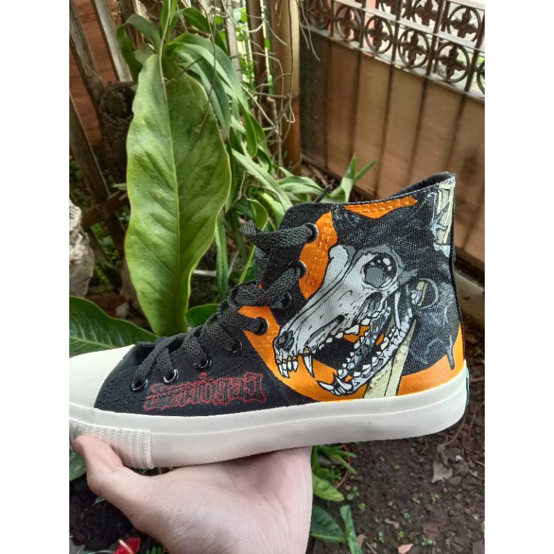Jual HARGA LUKIS SEPATU ARTWORK "HIGH OCTANE ROCK" | Shopee Indonesia