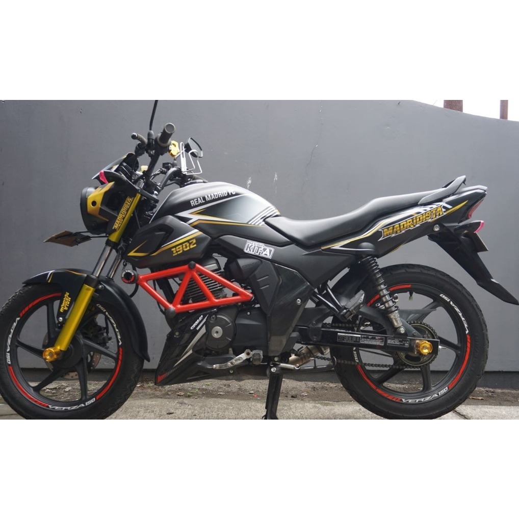 Jual Stiker decal CB 150 Verza motif Real Madrid Hitam Lis Putih Gold ...
